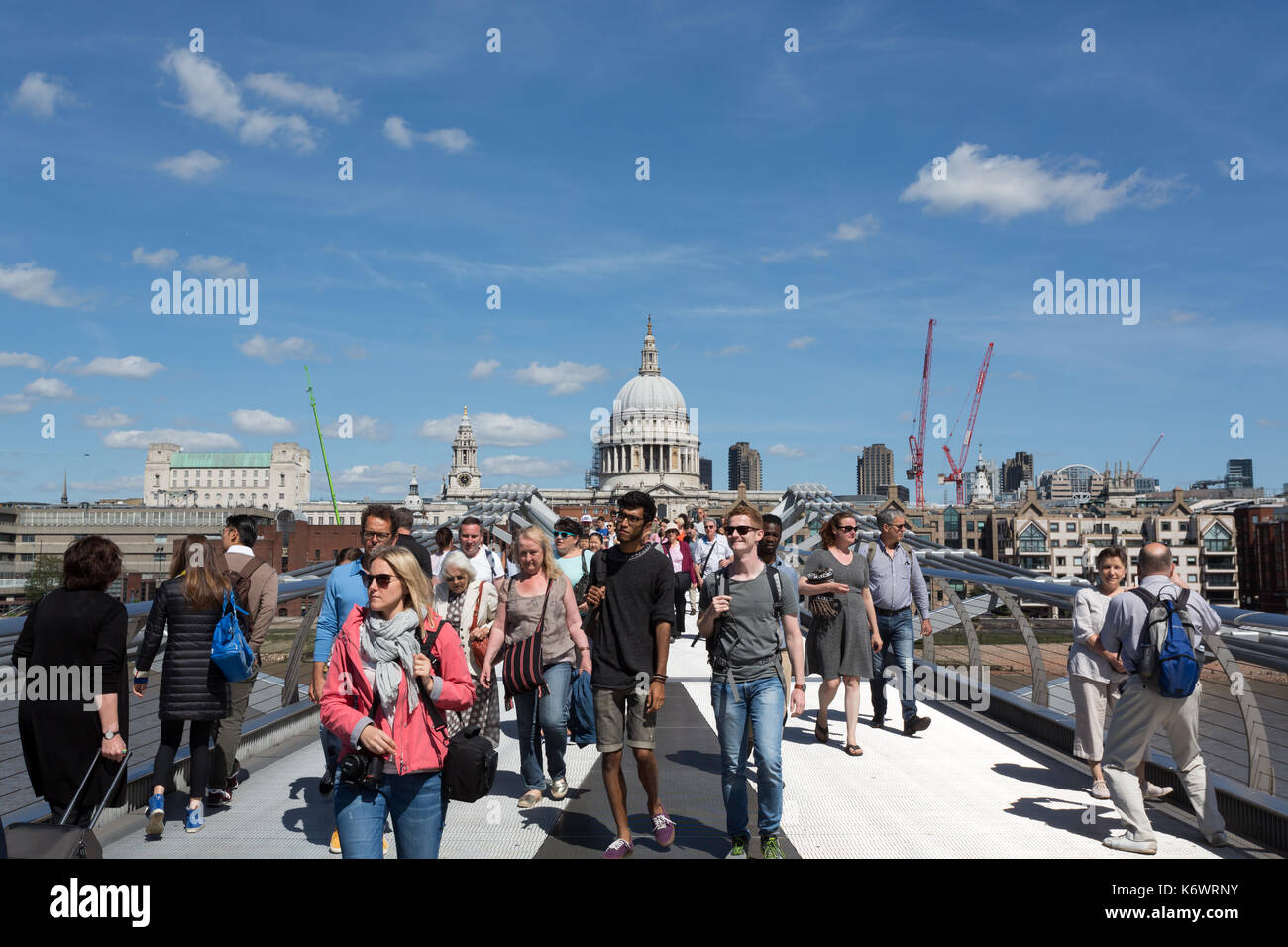 Pedestrians people london bridge hi-res stock photography and images ...