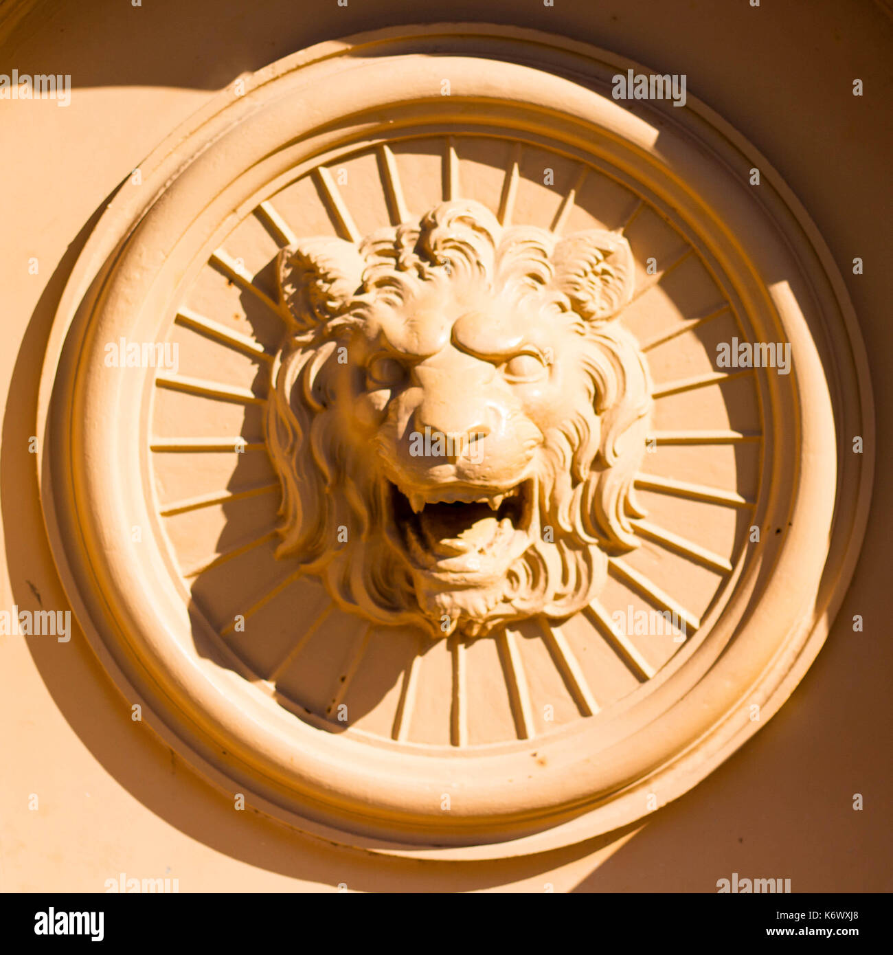 Monument lion head hi-res stock photography and images - Alamy