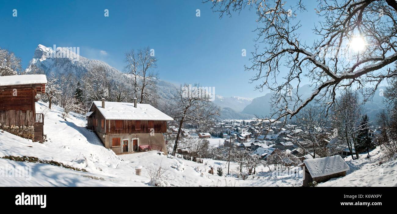 France, Haute-Savoie, Samo‘ns, view of the village from the botanical ...
