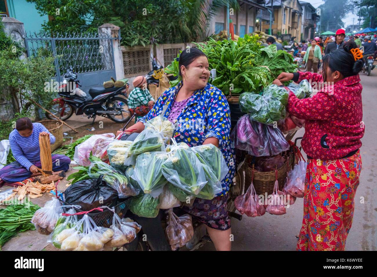 Myanmar (Burma), Shan state, Hsipaw, shan market from 2 am till 6 am ...