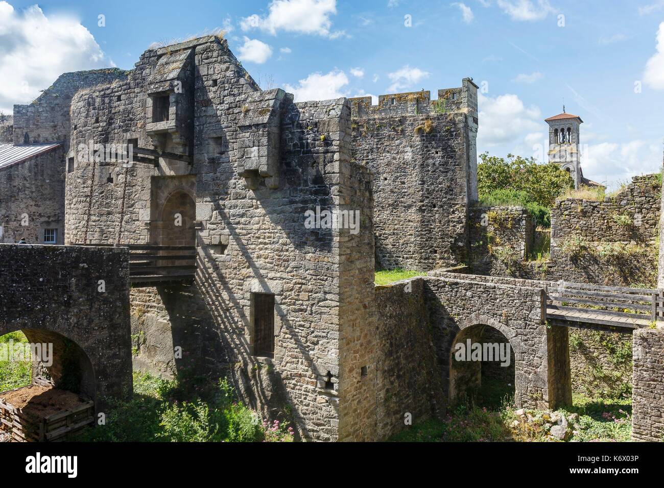 Clisson france castle hi-res stock photography and images - Alamy