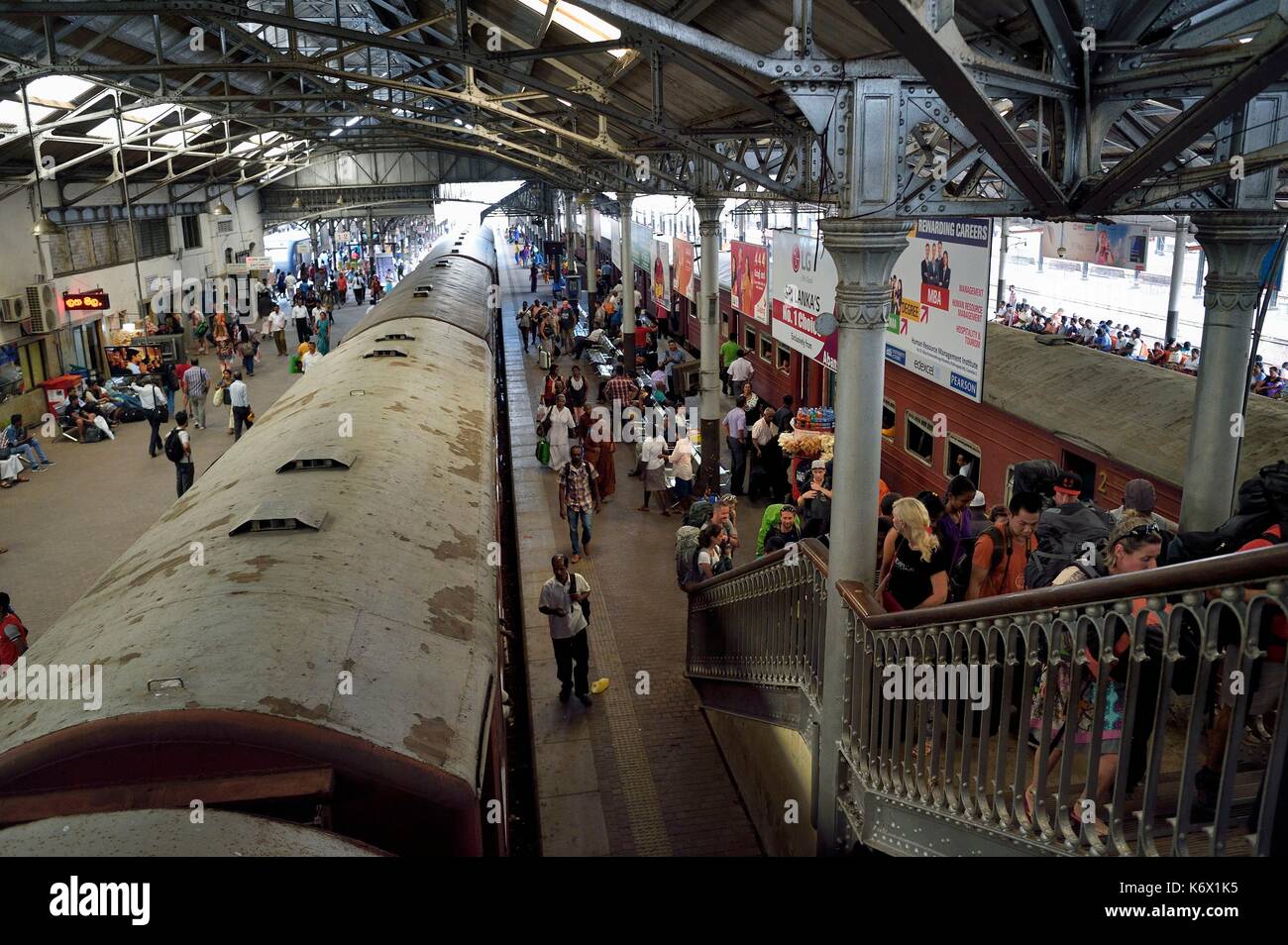 Sri Lanka, Colombo, central Colombo Fort train station Stock Photo - Alamy