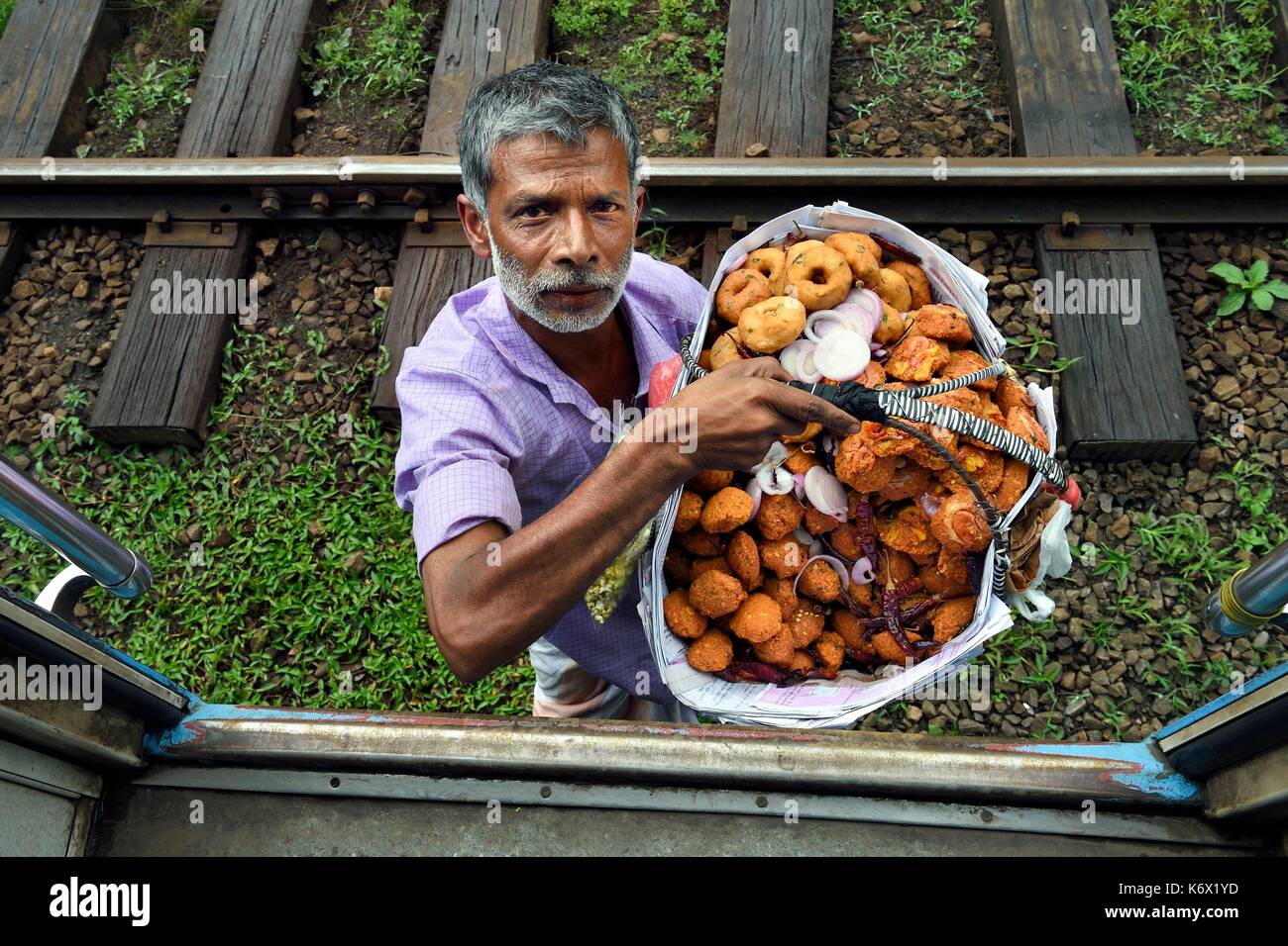 Sri Lanka, Central province, the popular scenic train ride through the ...