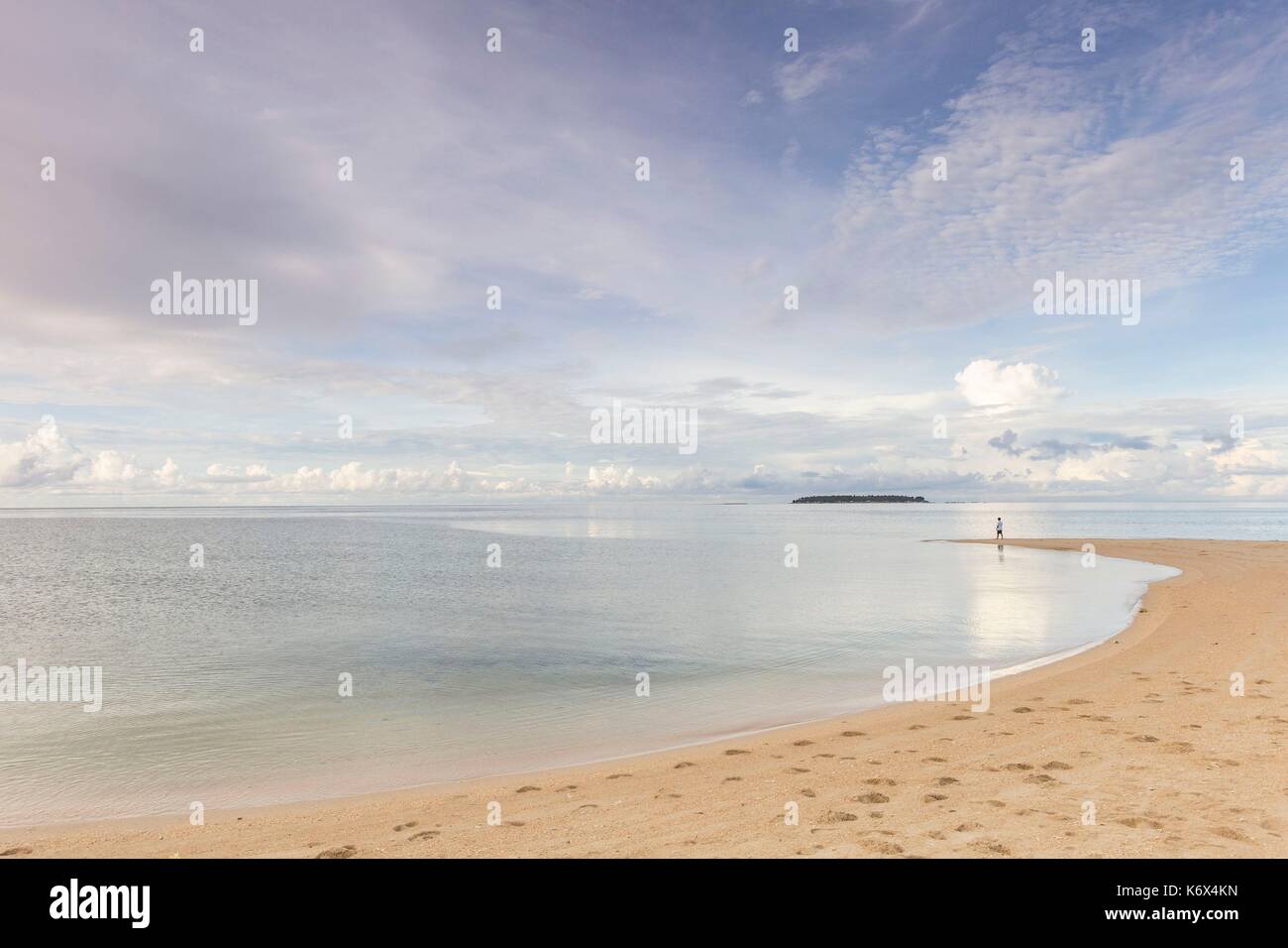 Philippines, Palawan, Aborlan, Sombrero Island, sand bar with Sombrero ...