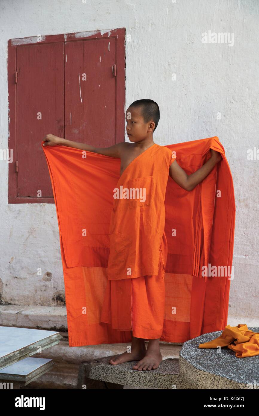 Laos, Luang Prabang, young buddhist monk wearing his saffron robe Stock ...