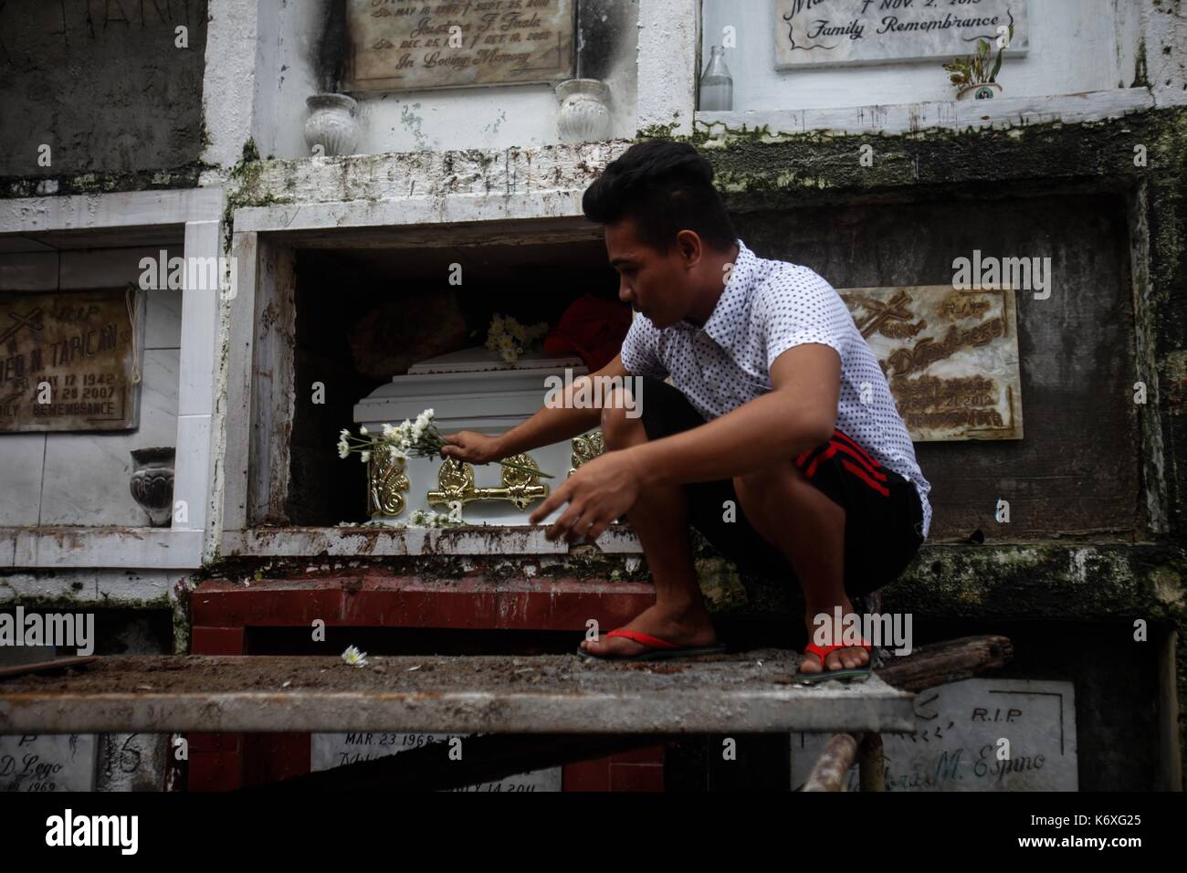 Filipino funeral hi-res stock photography and images - Alamy