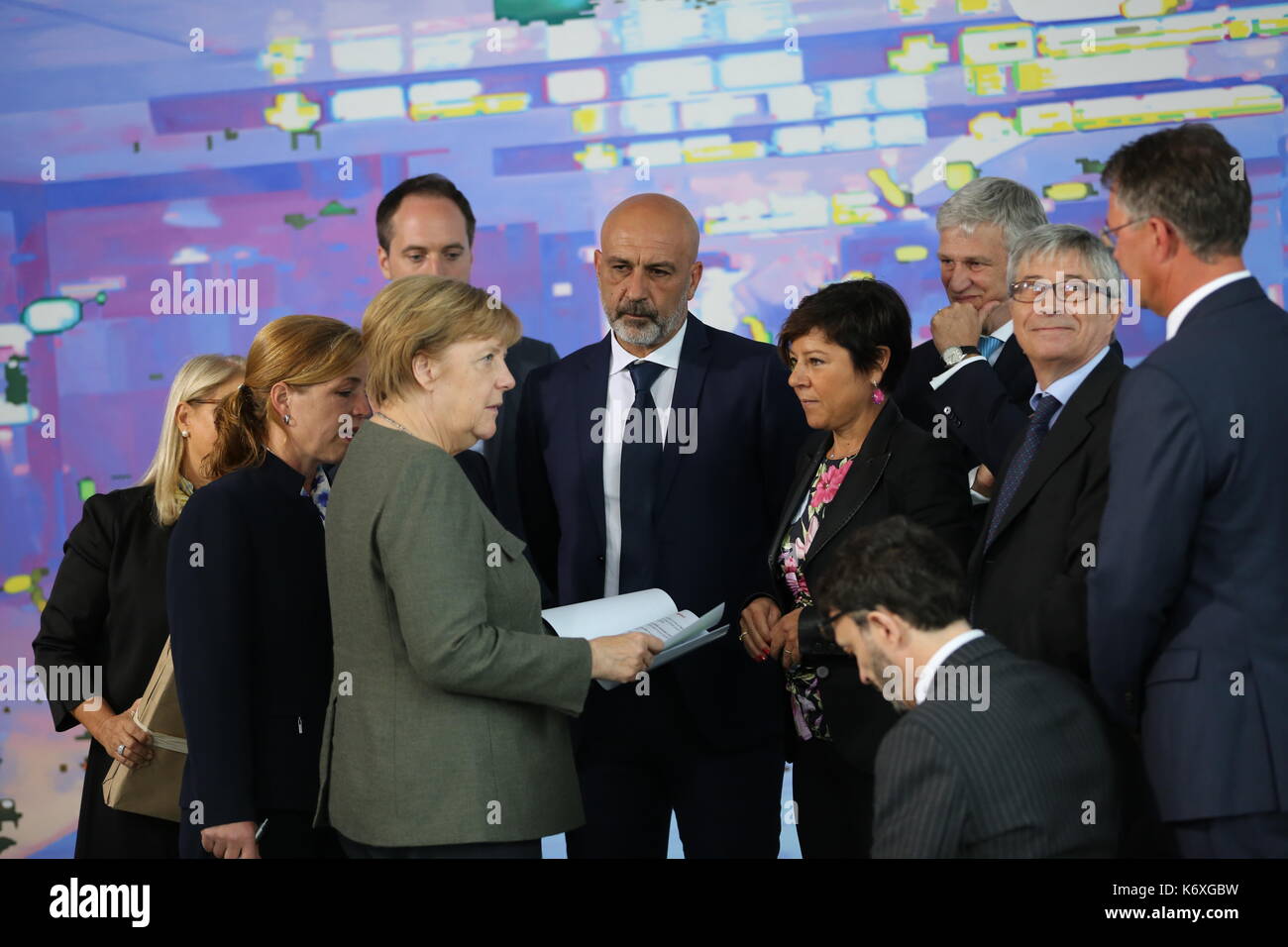 Federal Chancellor Angela Merkel welcomes the Mayor of Amatrice from ...
