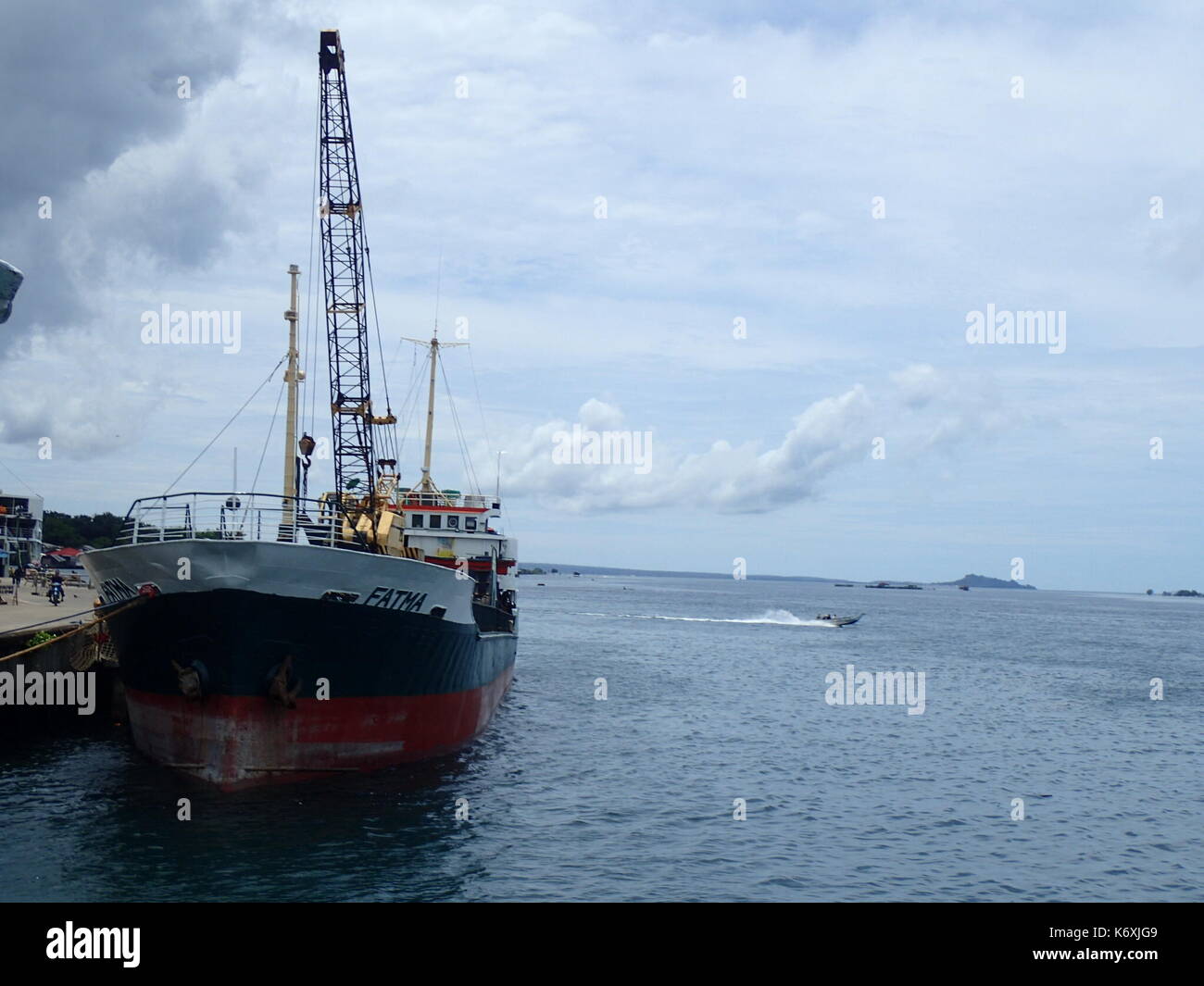 Isabela City, Philippines. 13th Sep, 2017. Boats from Zamboanga City ...