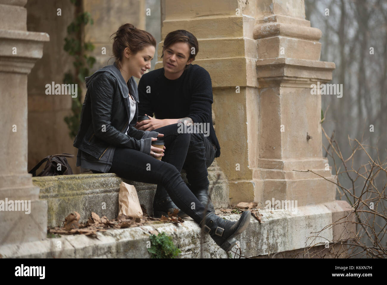 Jeremy Irvine And Addison Timlin