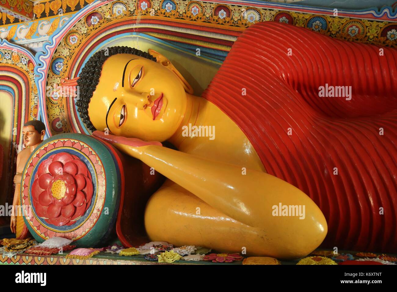 Buddha reclining position Sri Lanka Asia Stock Photo - Alamy