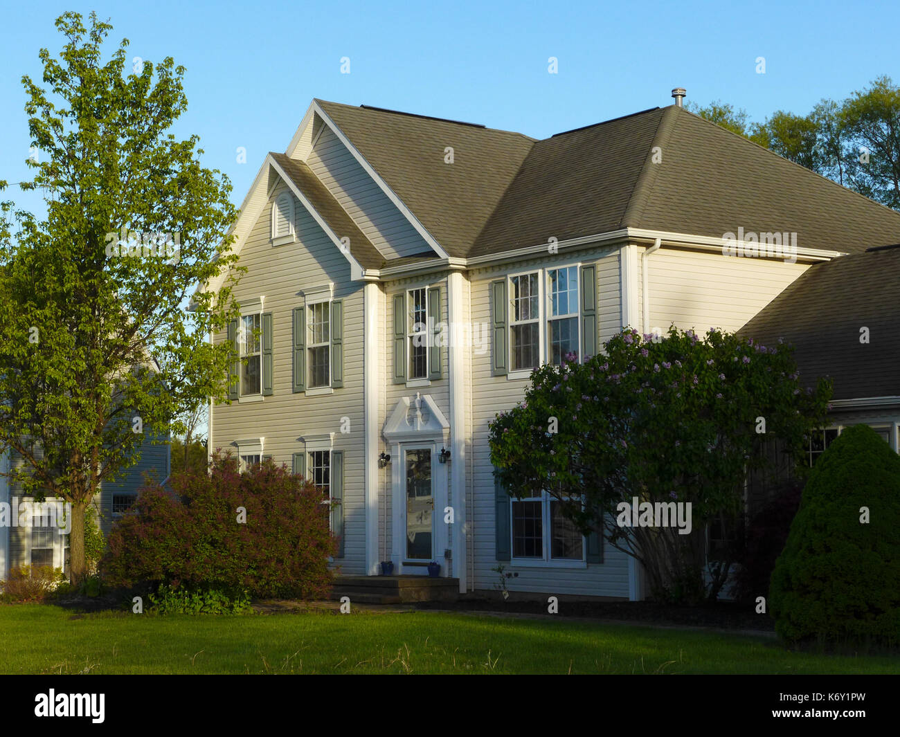Middle class home hi-res stock photography and images - Alamy