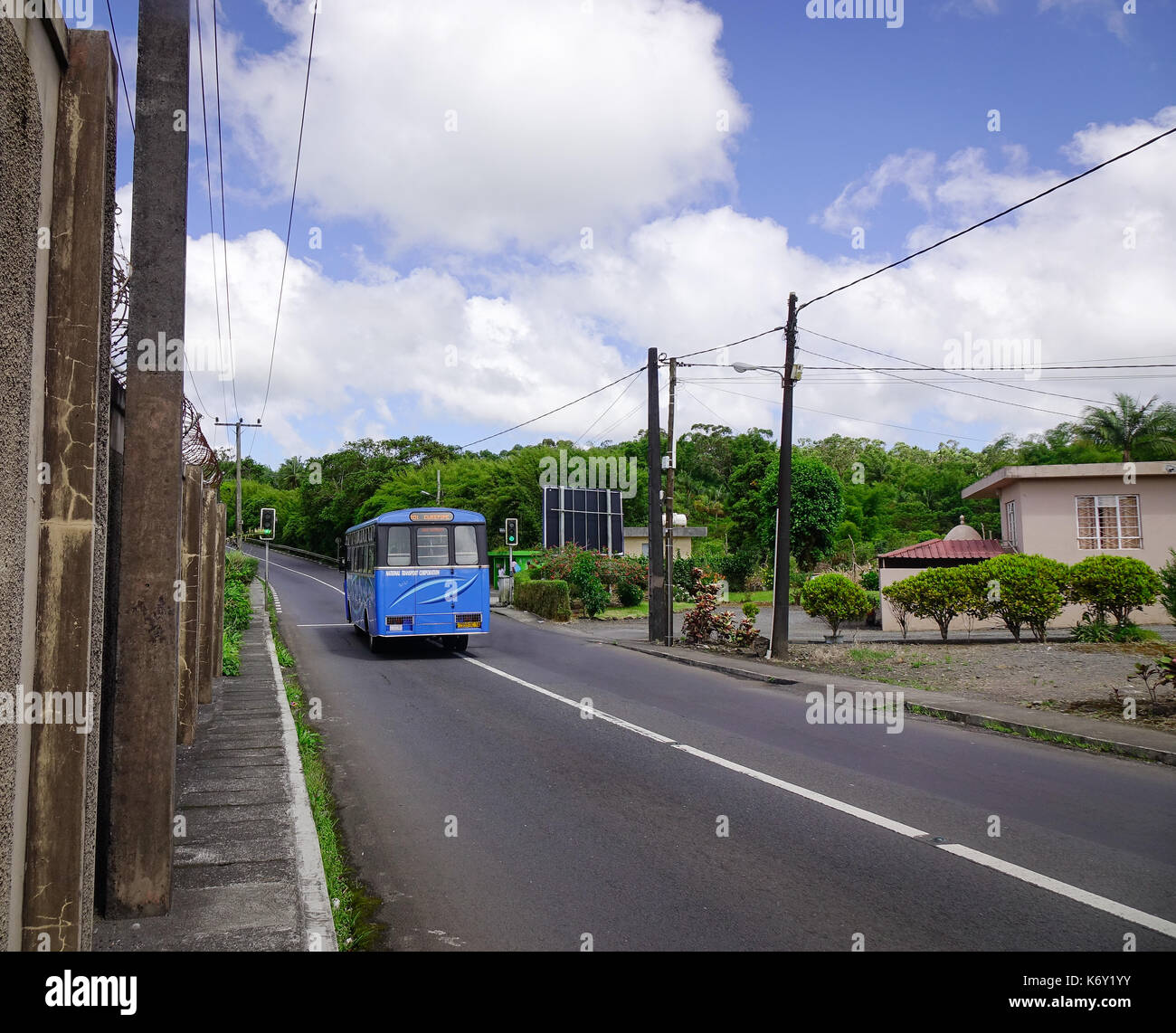 6 wheel bus hi-res stock photography and images - Alamy