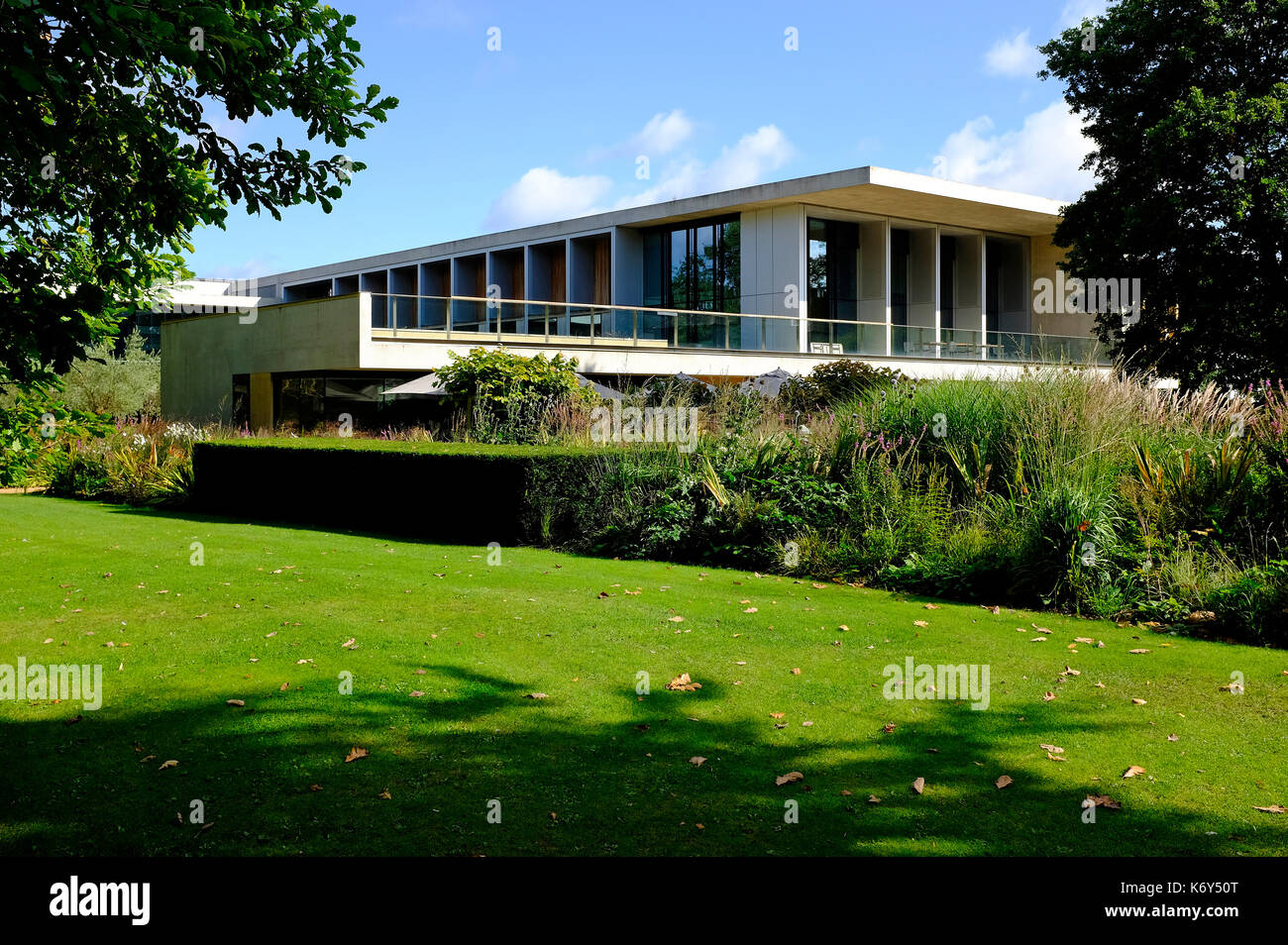 Cambridge university botanical gardens hi-res stock photography and ...