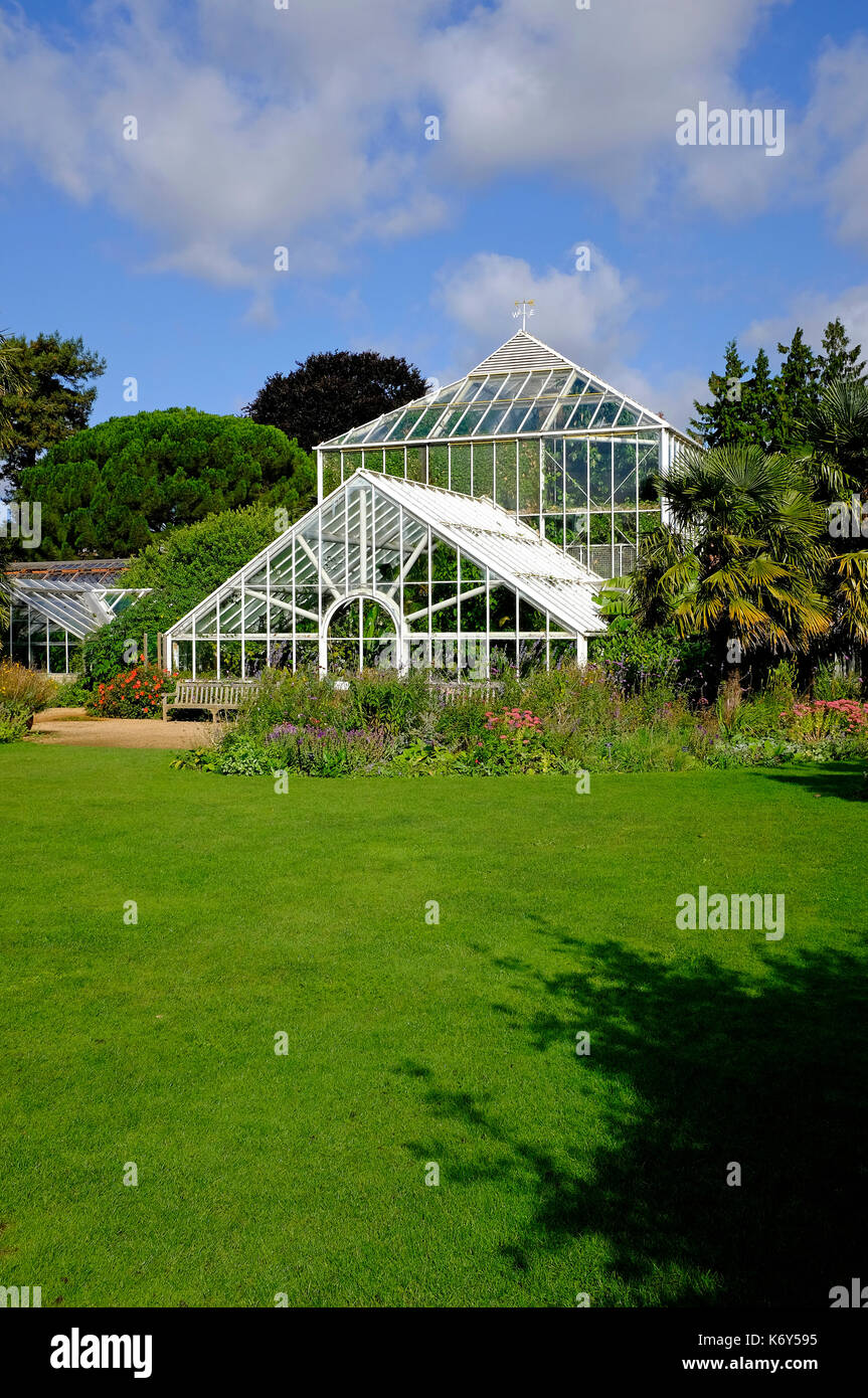 Cambridge university botanical gardens hi-res stock photography and ...