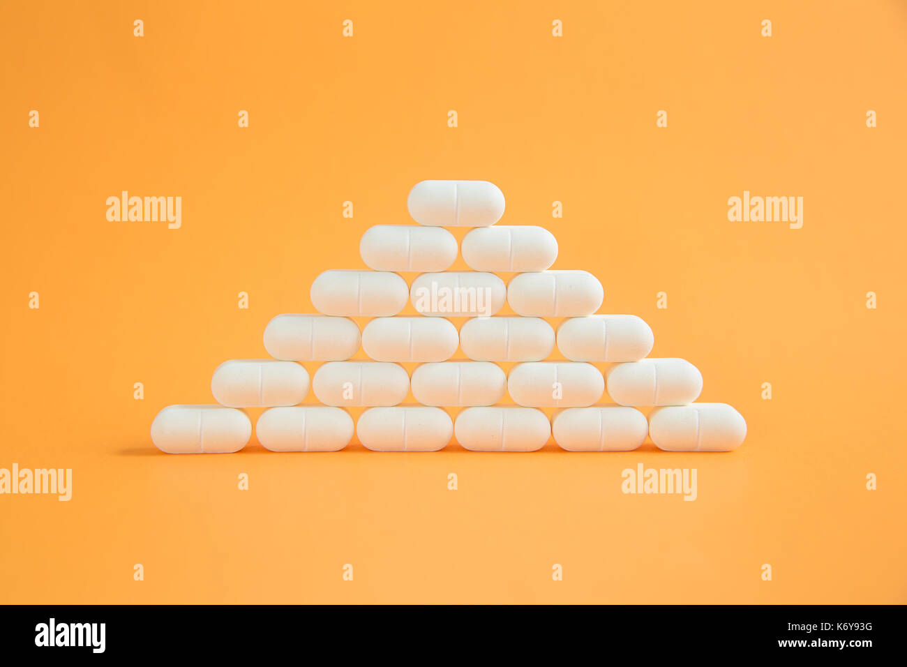 Pills pyramid hi-res stock photography and images - Alamy