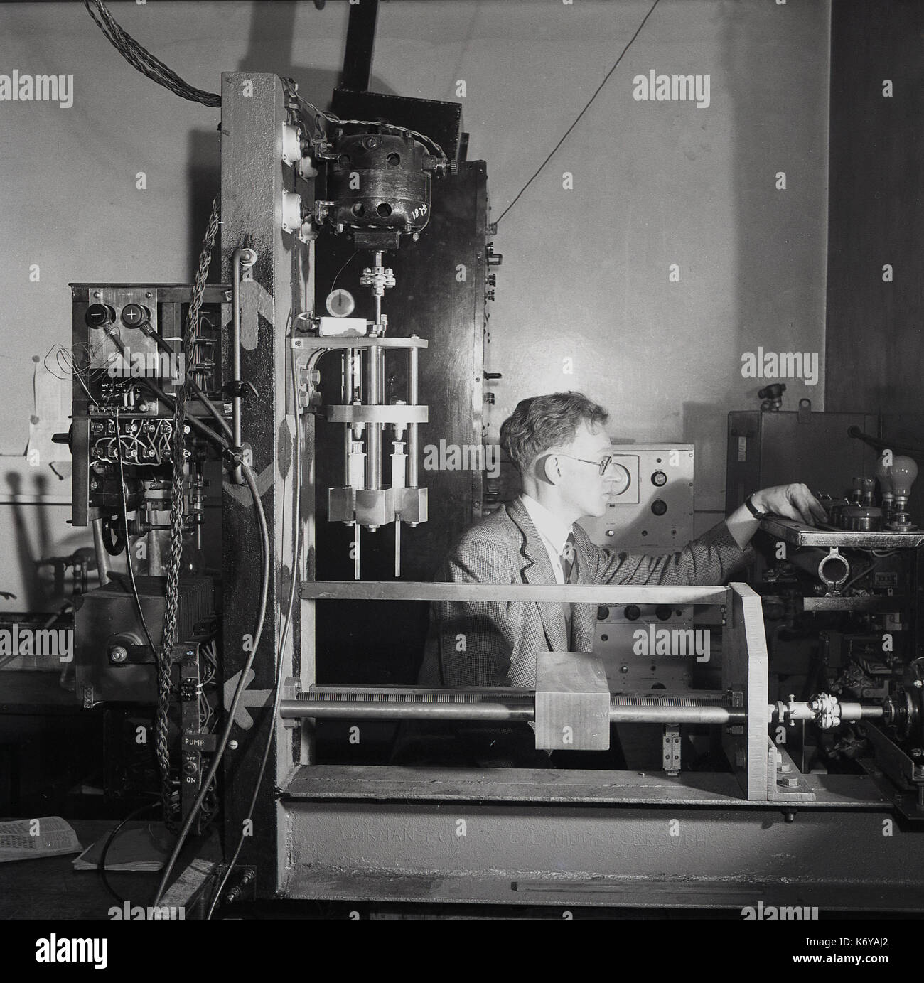Early 1950s, post-ww2 Britain, picture shows a male chemistry ...