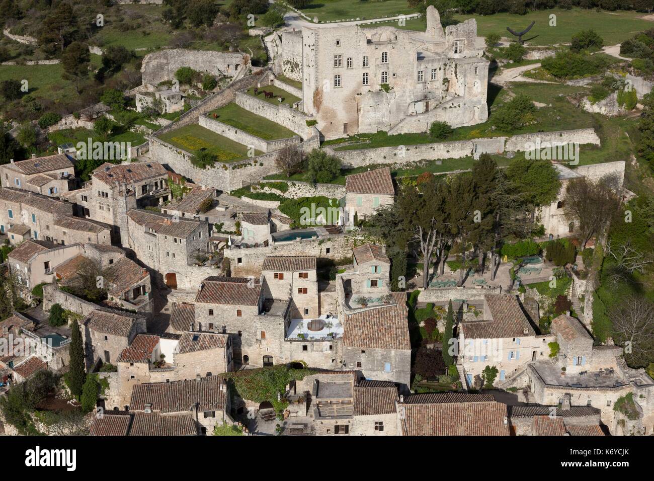 France, Vaucluse, Luberon Regional Nature Park, Lacoste village ...