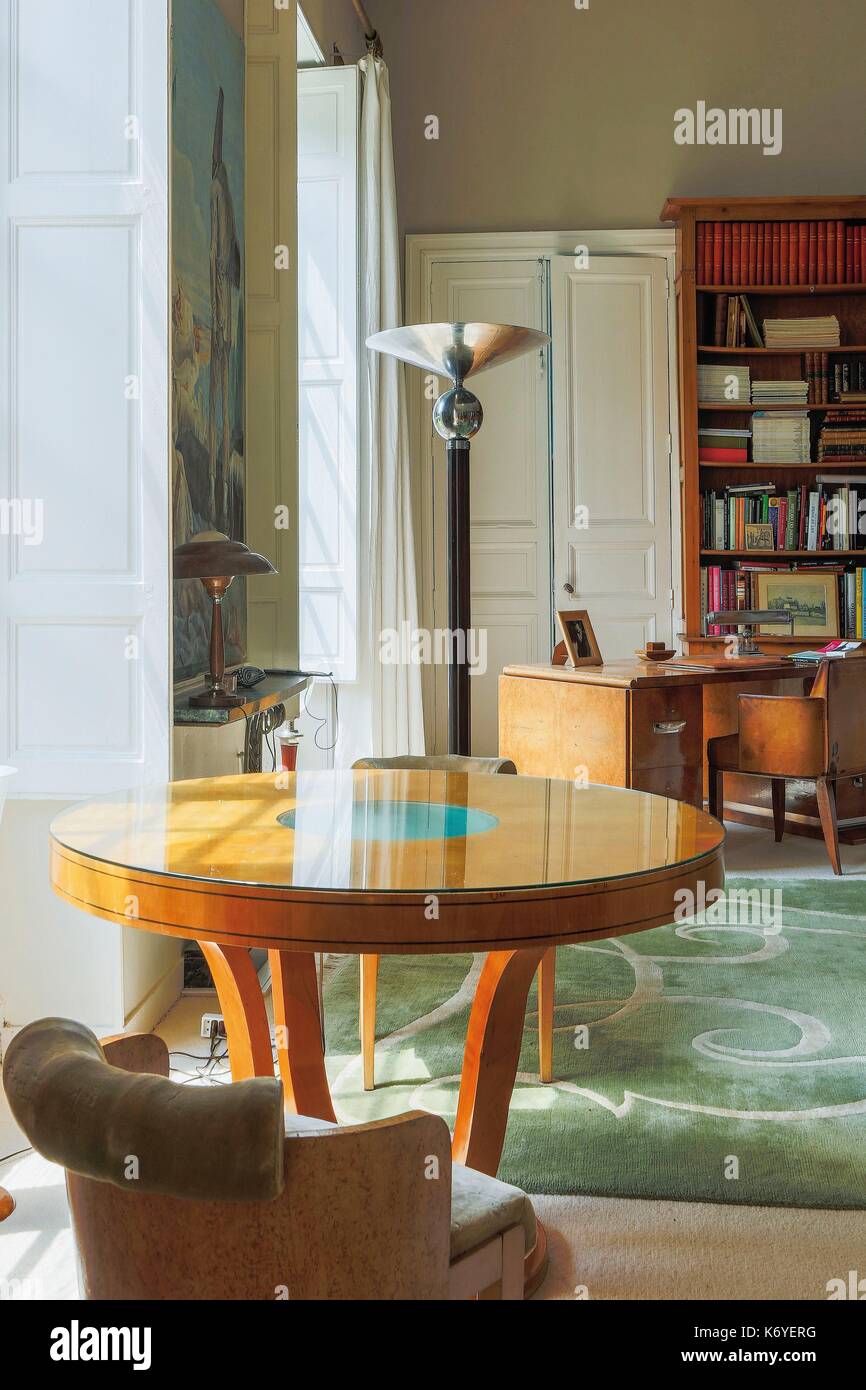 Bourgeois house interior hi-res stock photography and images - Alamy