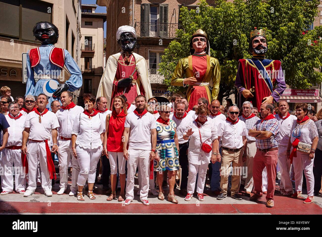 Basque people traditional dress hi-res stock photography and images - Alamy