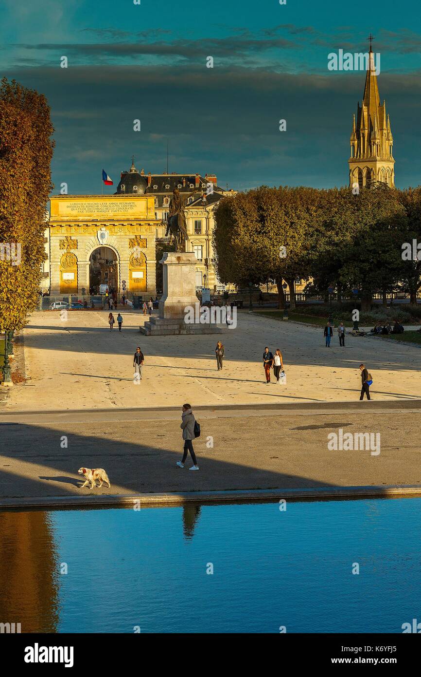 France, Herault, Montpellier, Le Peyrou, Peyrou promenade with the Arc ...