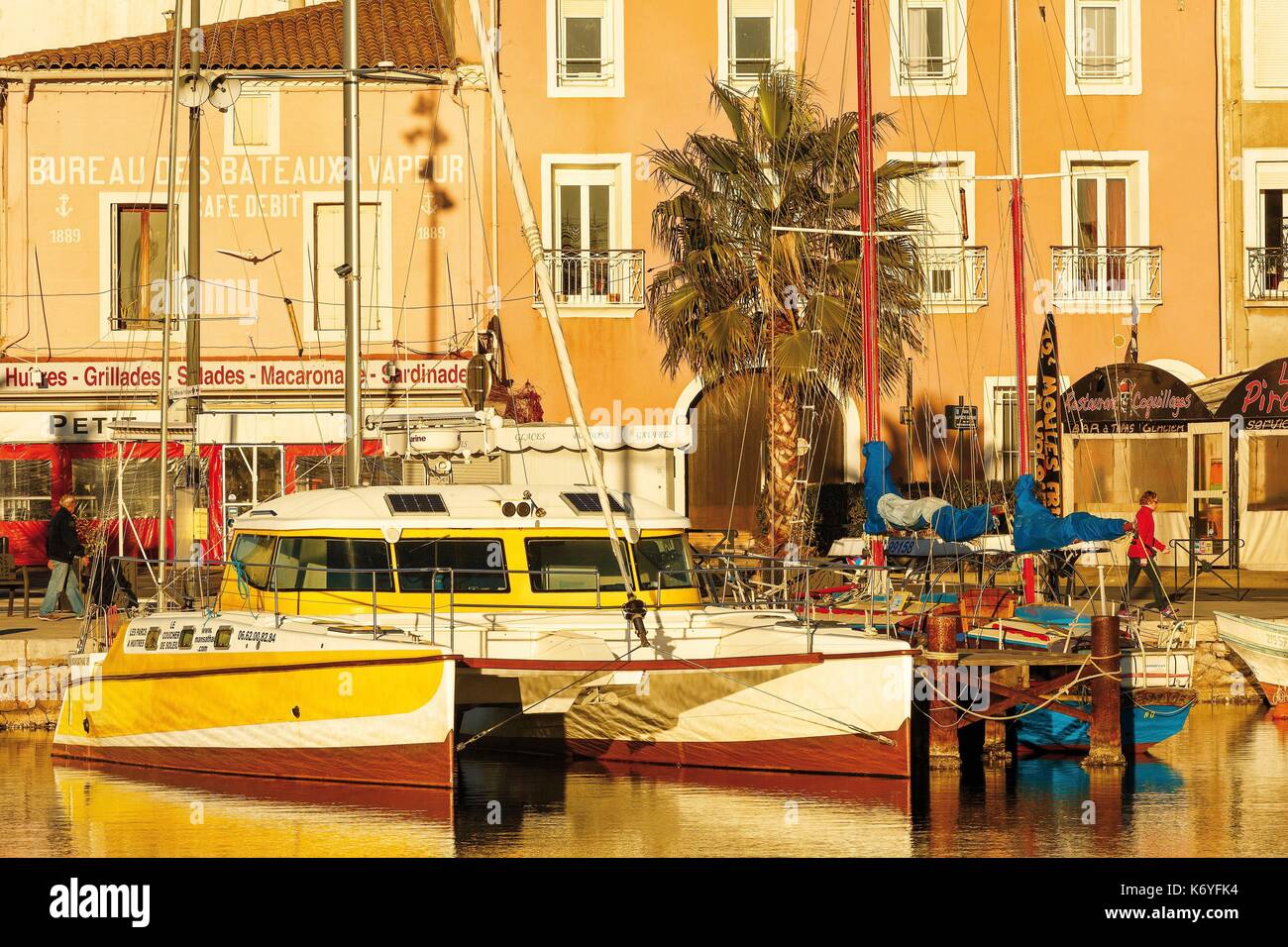 Meze harbour scene hi-res stock photography and images - Alamy