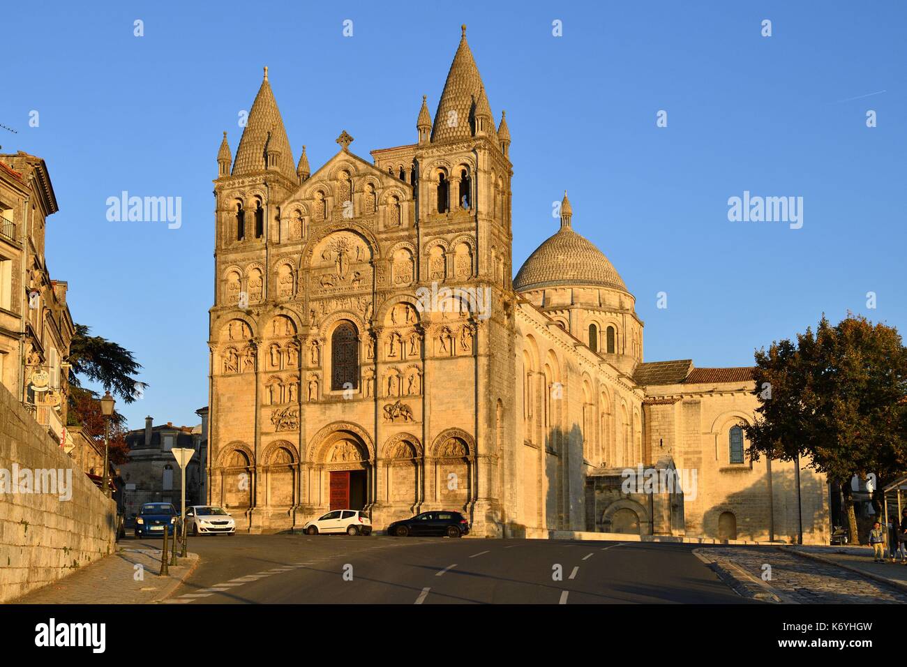 Angouleme cathedral hi-res stock photography and images - Alamy