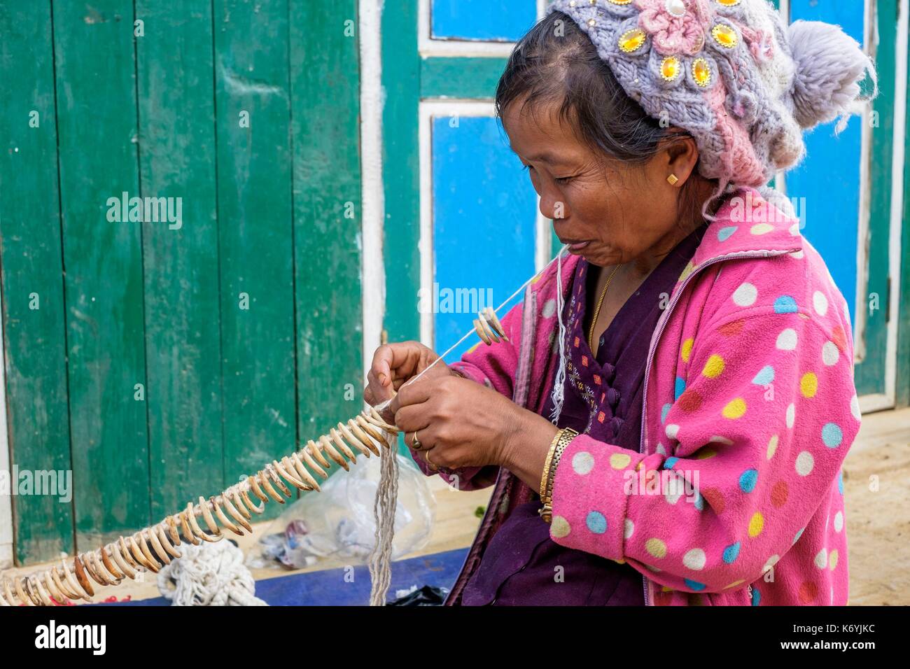 Deer teeth hi-res stock photography and images - Alamy