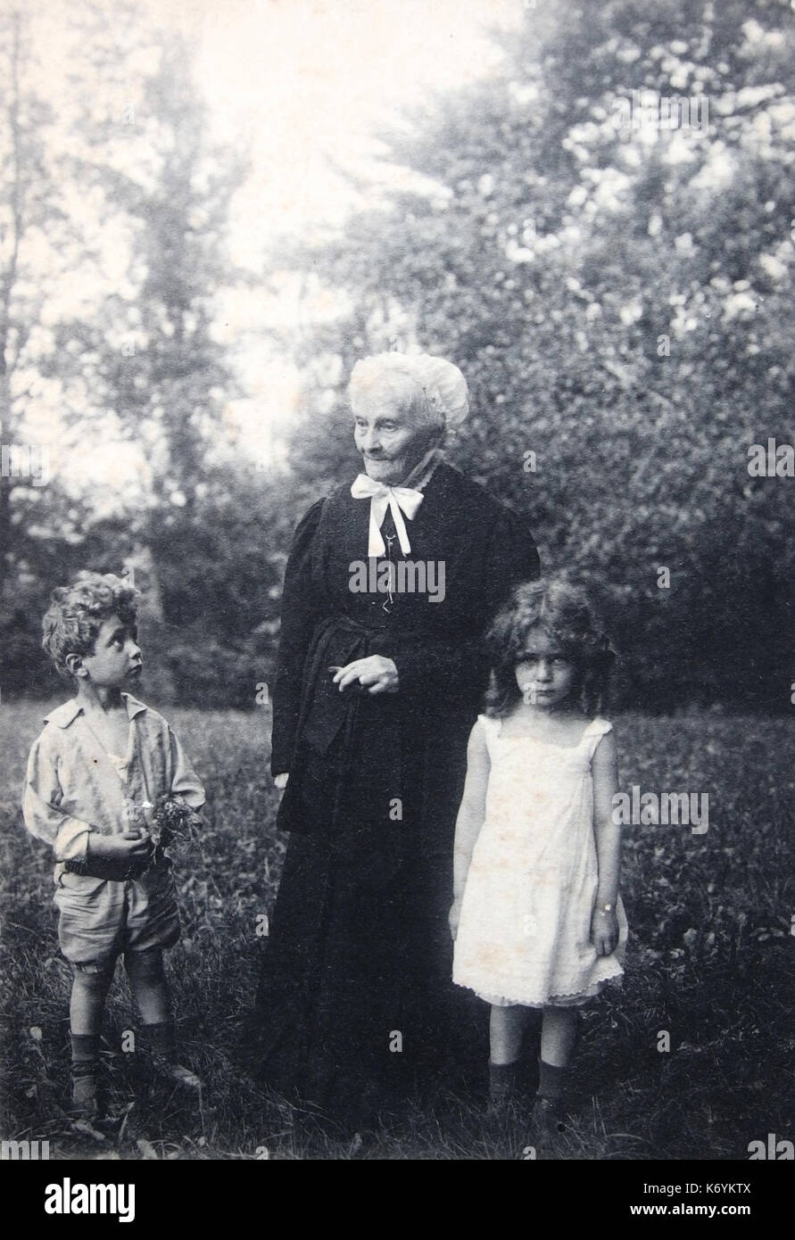 Elisabeth Grahl mit ihren Ururenkeln Alfred und Lissy Sohn Rethel 1902 ...