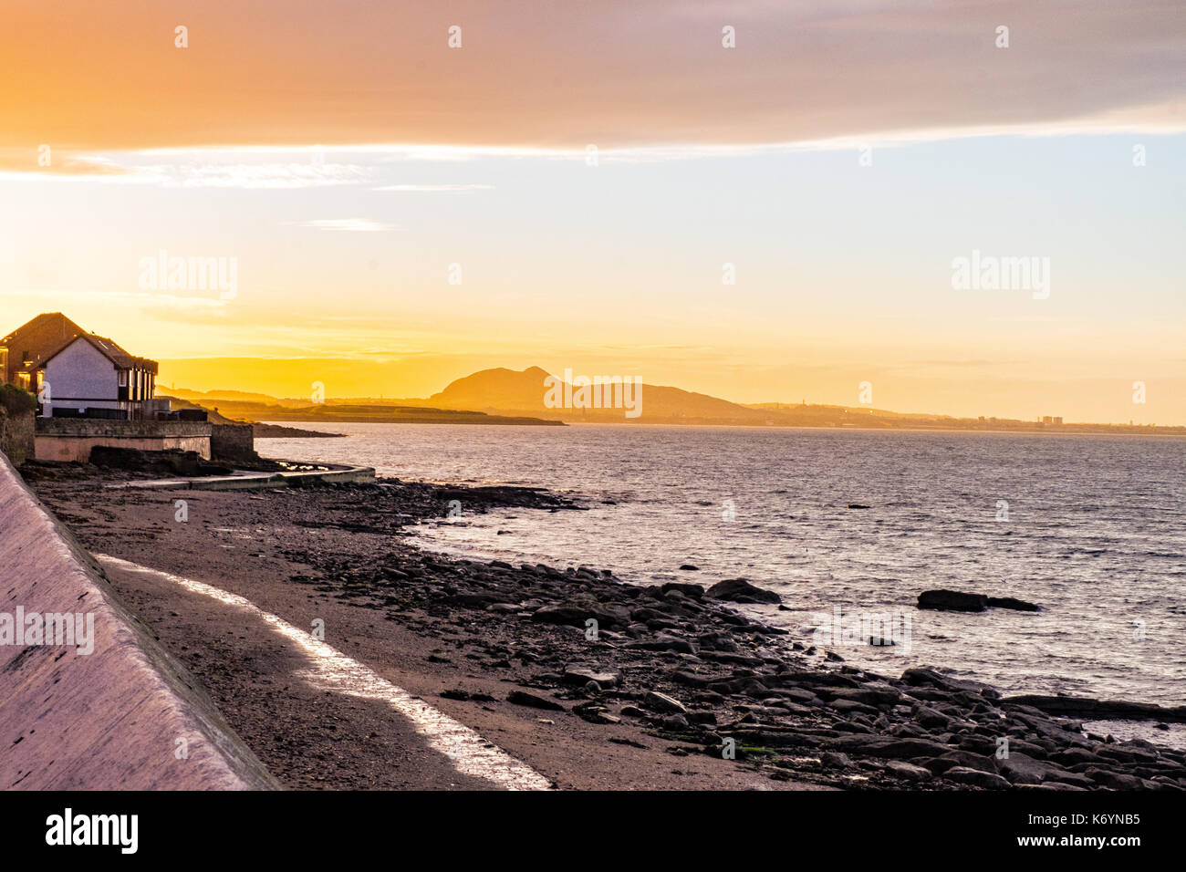 musselburgh sea wall sunset Stock Photo - Alamy