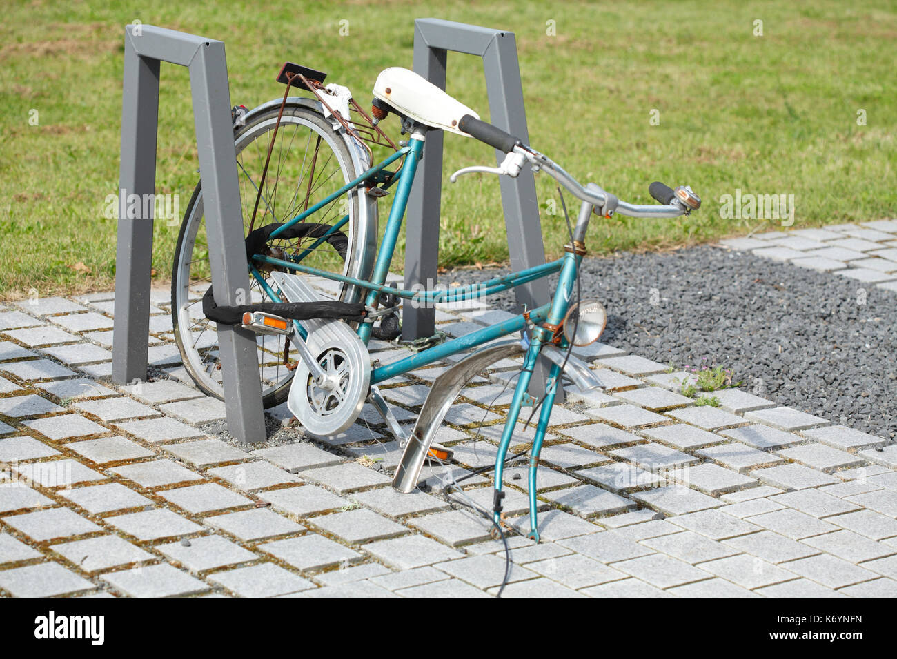Bicycle wreck hi-res stock photography and images - Alamy