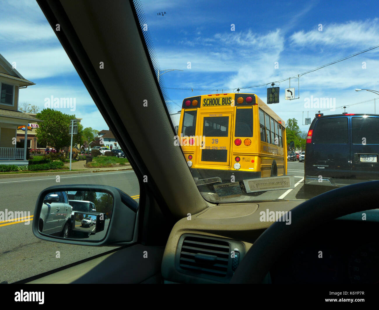 School bus in traffic Stock Photo - Alamy