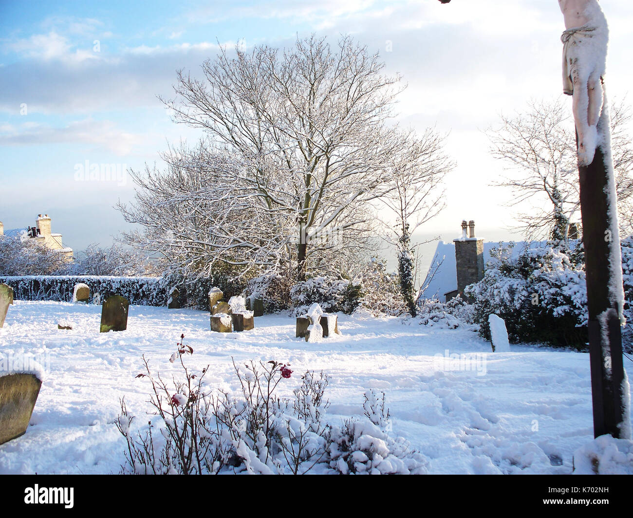 Snowy cemetary hi-res stock photography and images - Alamy