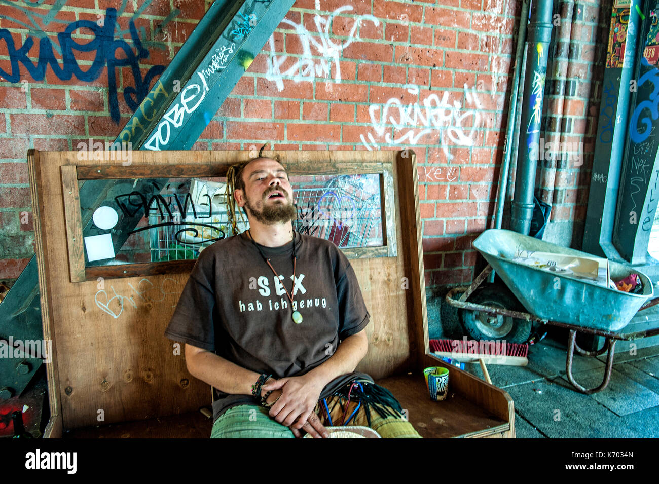 Homeless under bridge hi-res stock photography and images - Alamy