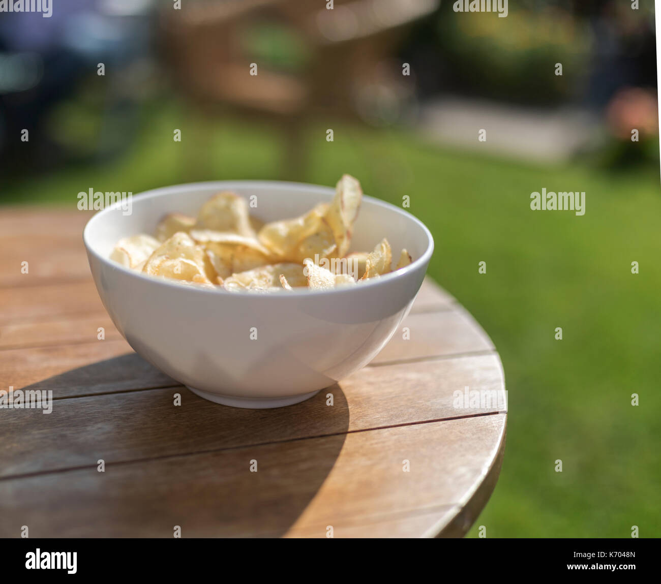 Single potato chips in table hi-res stock photography and images - Alamy