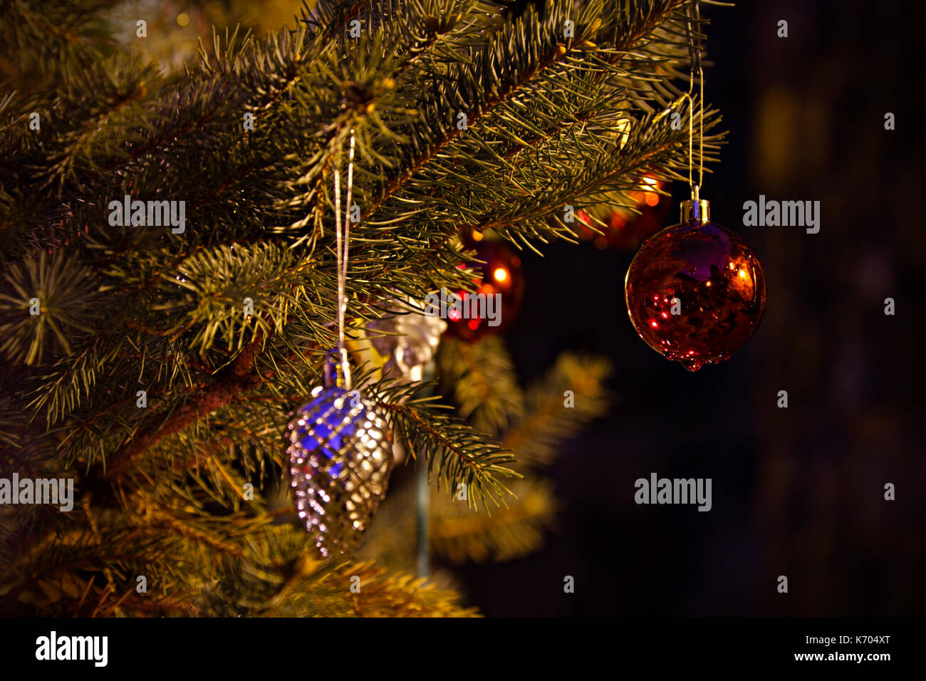 Detail shot of an outdoor christmas tree at night Stock Photo - Alamy