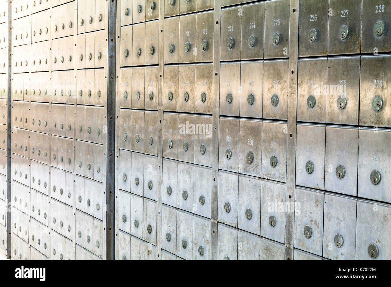 Safe deposit box key hi-res stock photography and images - Alamy