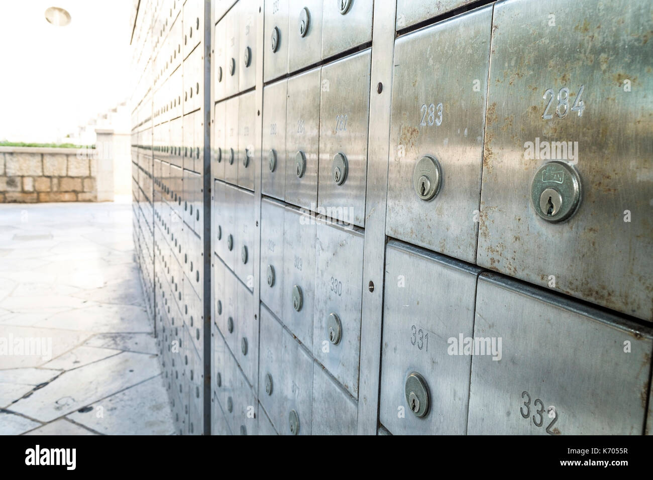 Gold store in a vault hi-res stock photography and images - Alamy