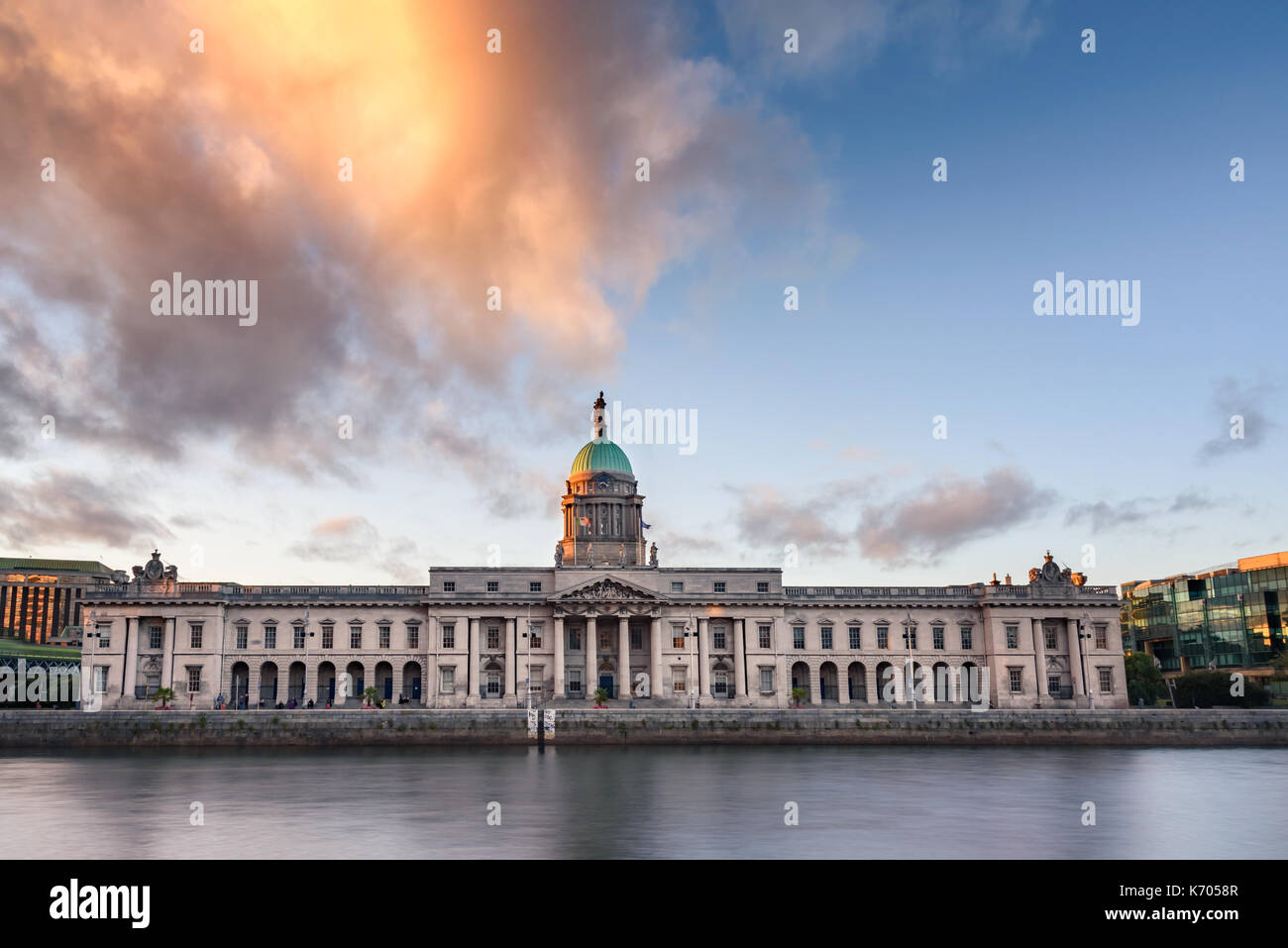 Dublin city's iconic 18th century, Custom House and River Liffey Stock ...