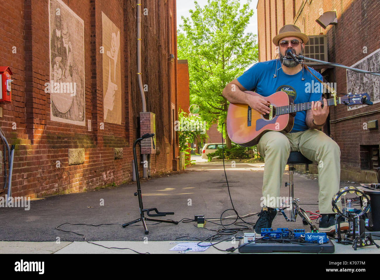 Outdoor festival singer hi-res stock photography and images - Alamy