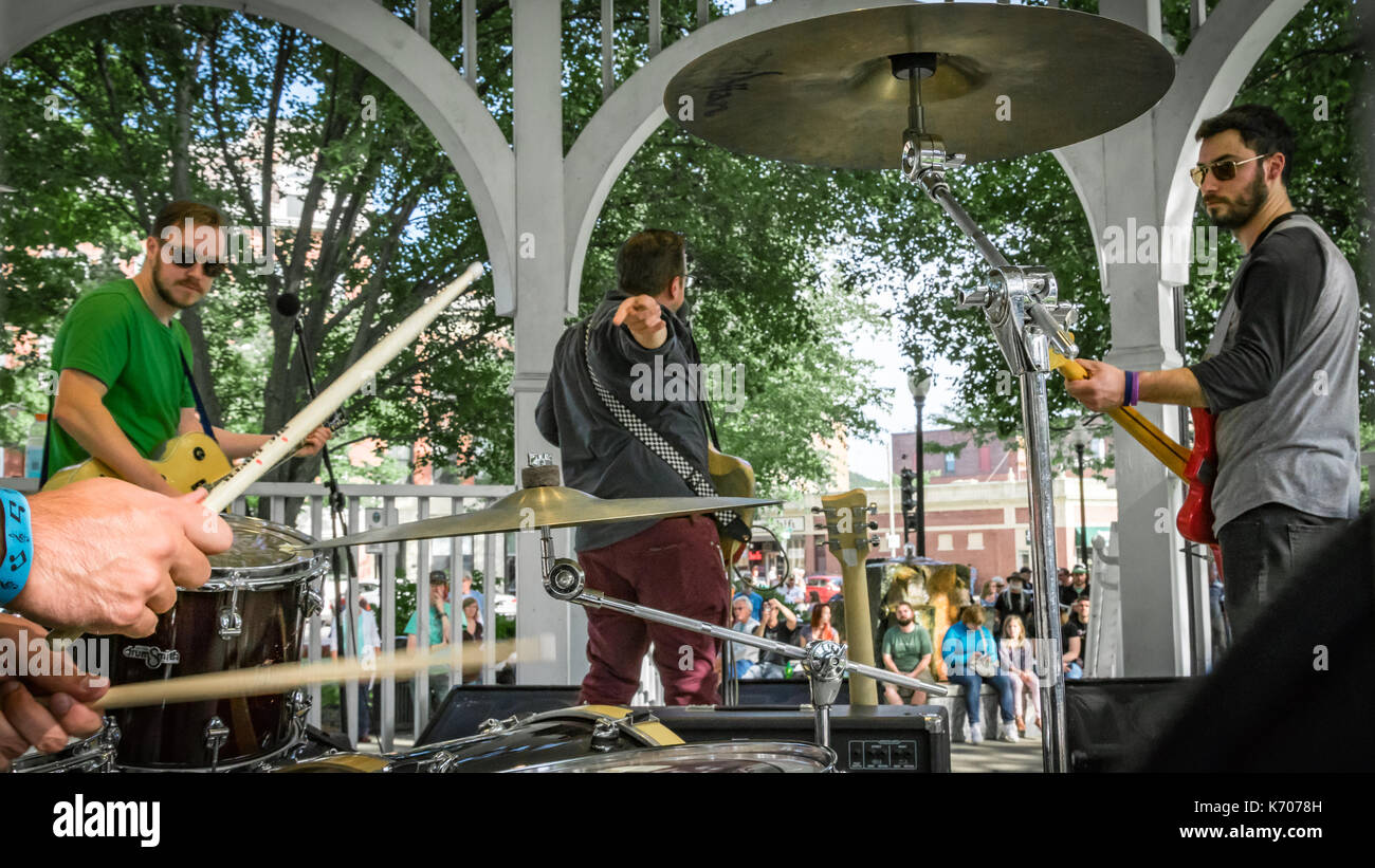 Rock band instruments hi-res stock photography and images - Alamy