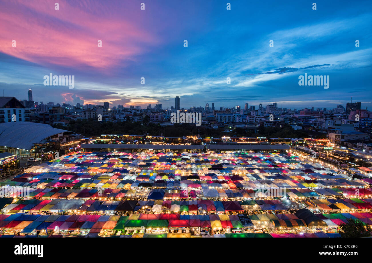 The colorful Ratchada Rot Fai Train Market at sunset, Bangkok, Thailand ...