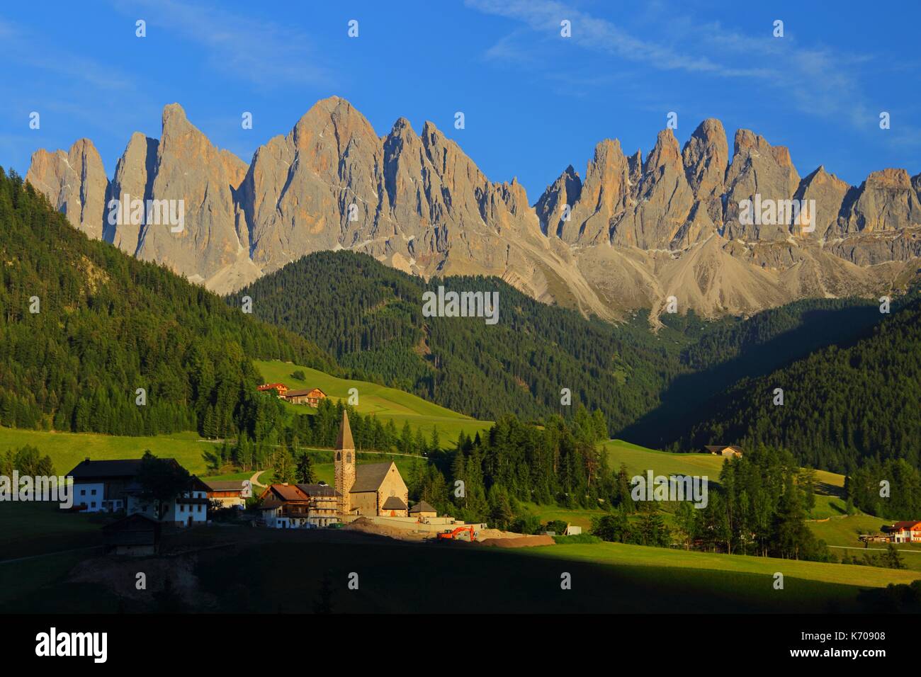 Santa Magdalena village in front of Dolomites Group, Val di Funes ...