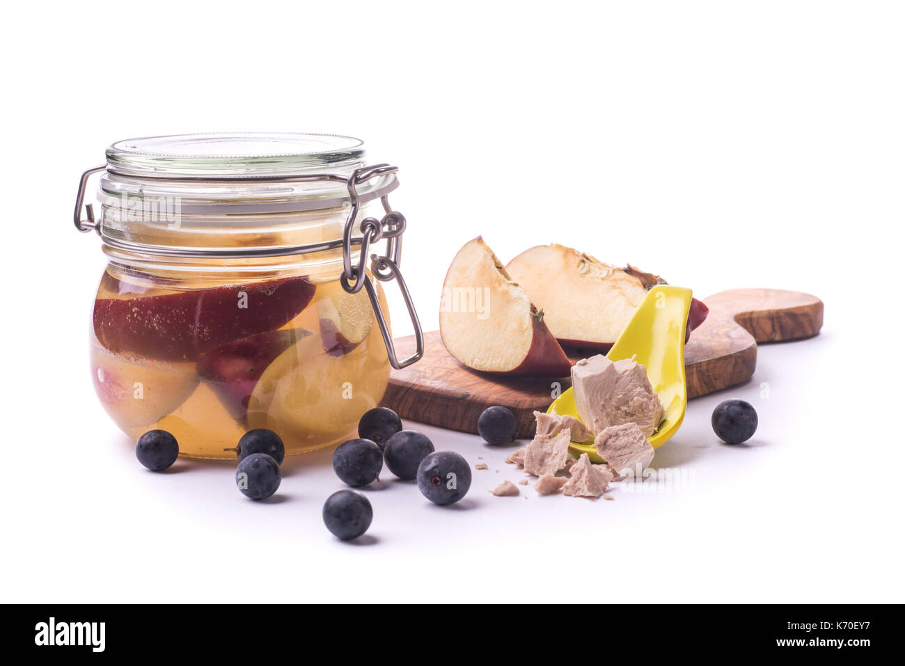 Fruit fermentation yeast bakery technique with saccharomyces cerevisiae ...