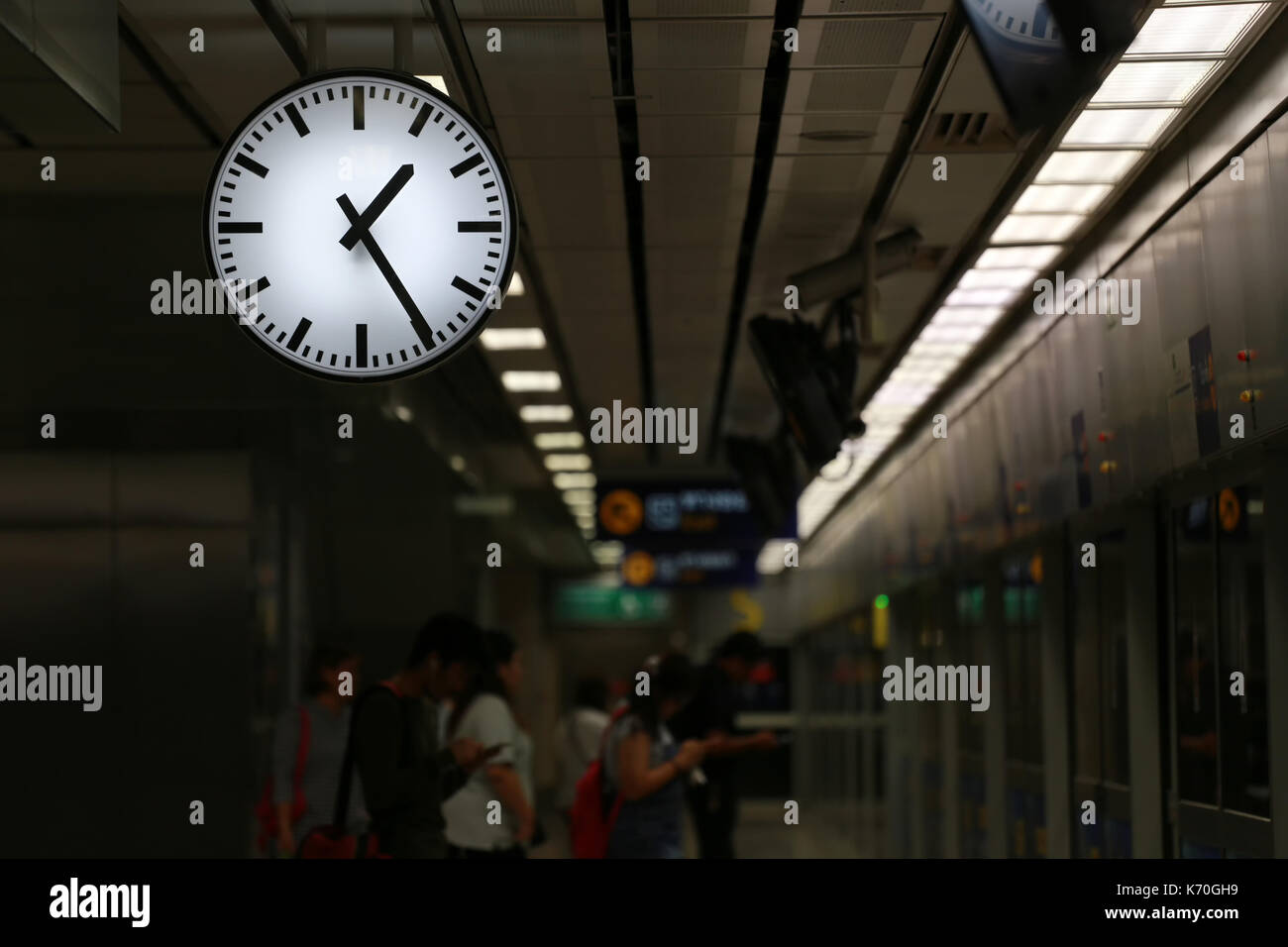 Clock in metro station hi-res stock photography and images - Alamy