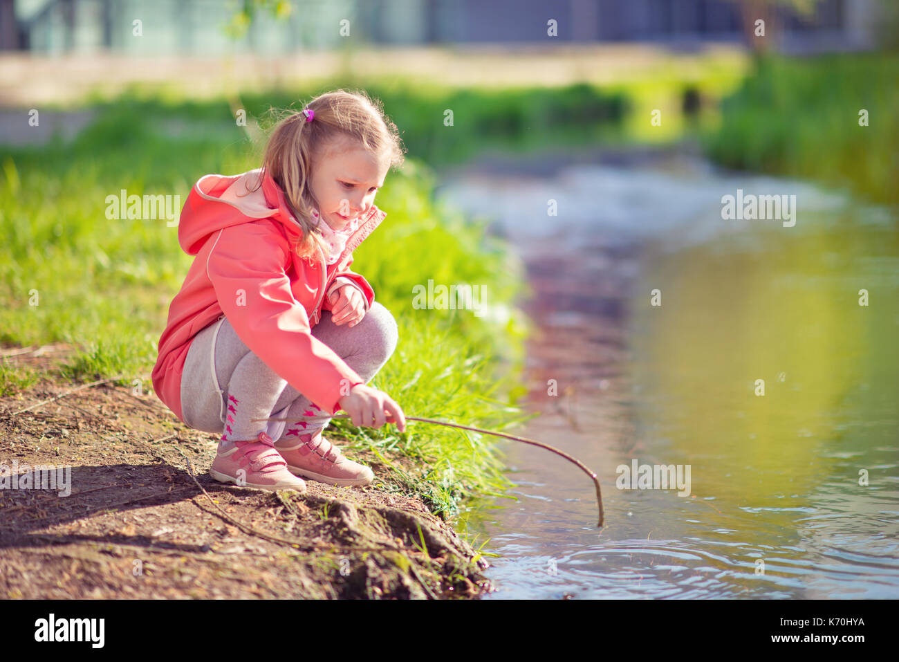 Kids playing in stream autumn hi-res stock photography and images - Alamy