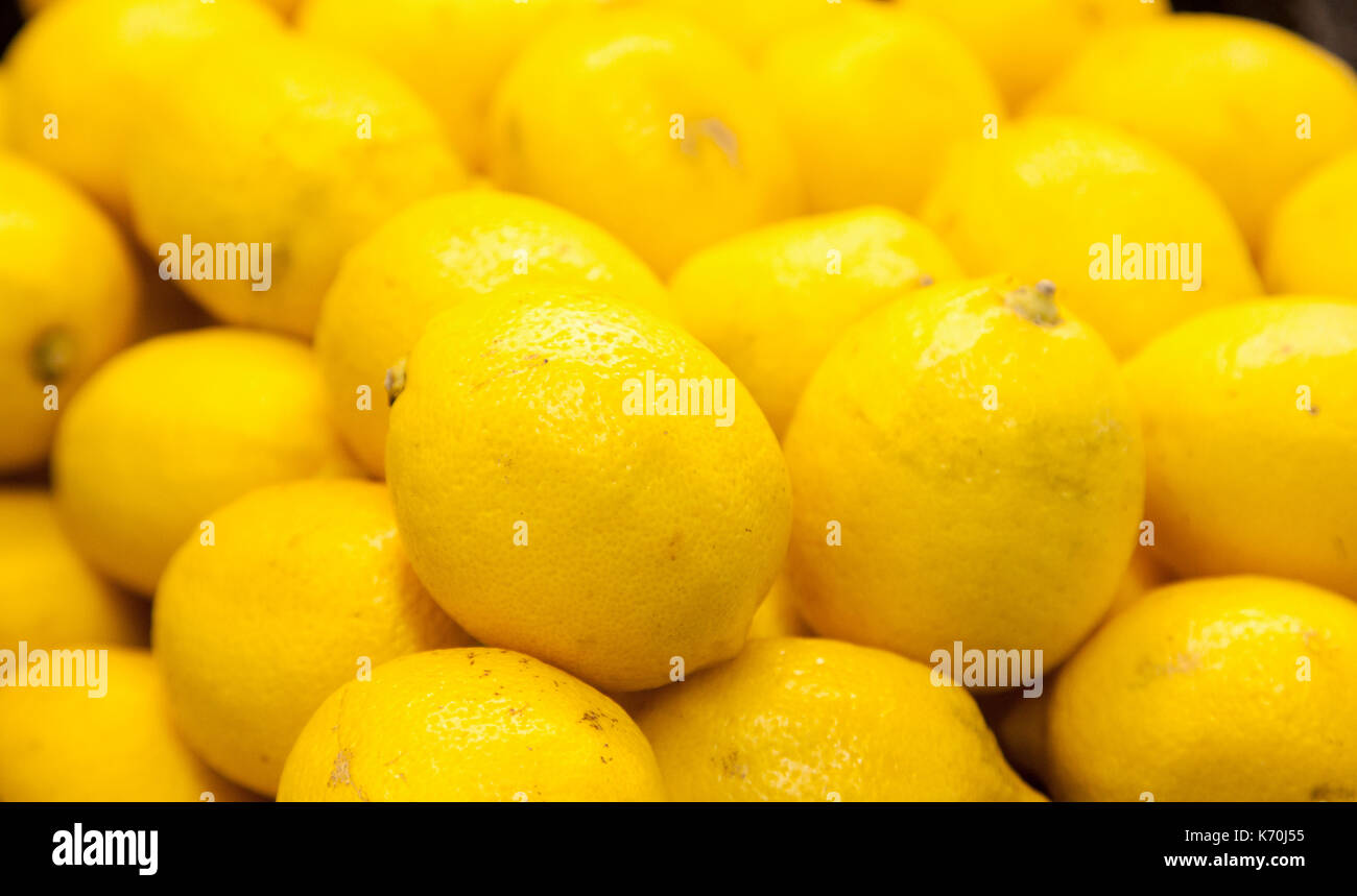Bright citrus display hi-res stock photography and images - Alamy