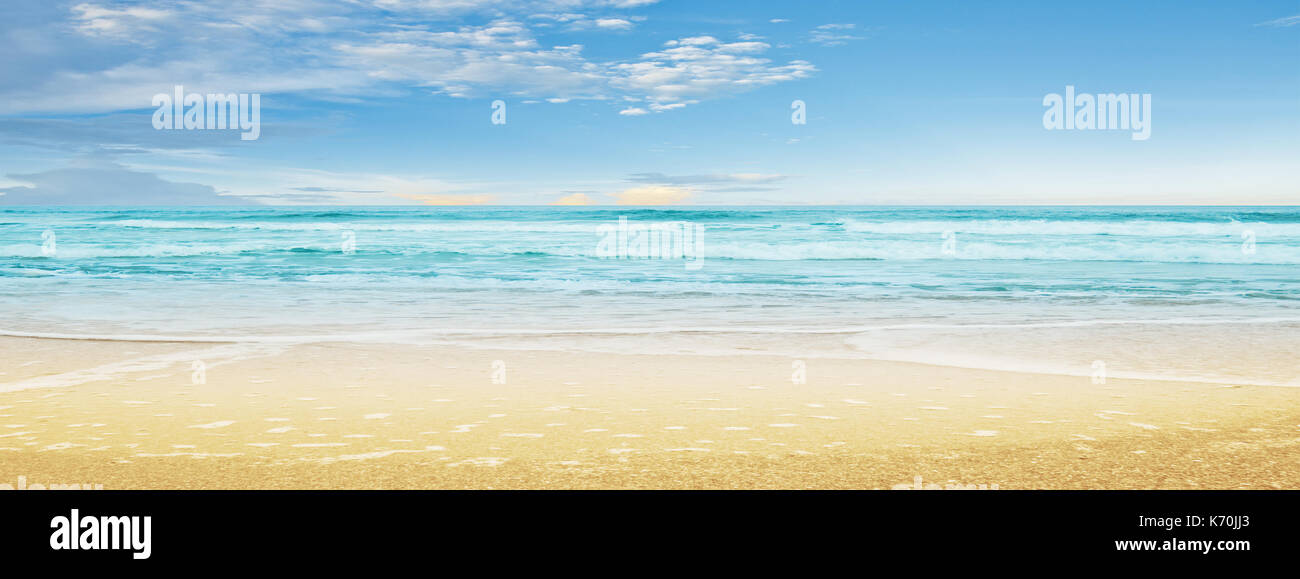 Beach and ocean Stock Photo - Alamy