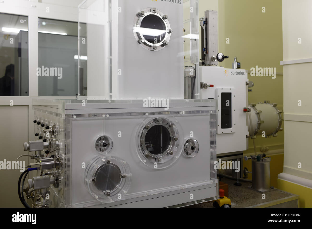 Vacuum comparator hi-res stock photography and images - Alamy