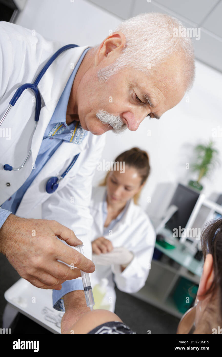 Doctor injecting insulin senior hi-res stock photography and images - Alamy