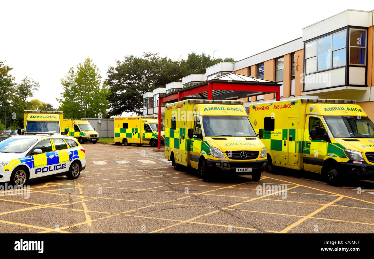 Hospital ambulances hi-res stock photography and images - Alamy